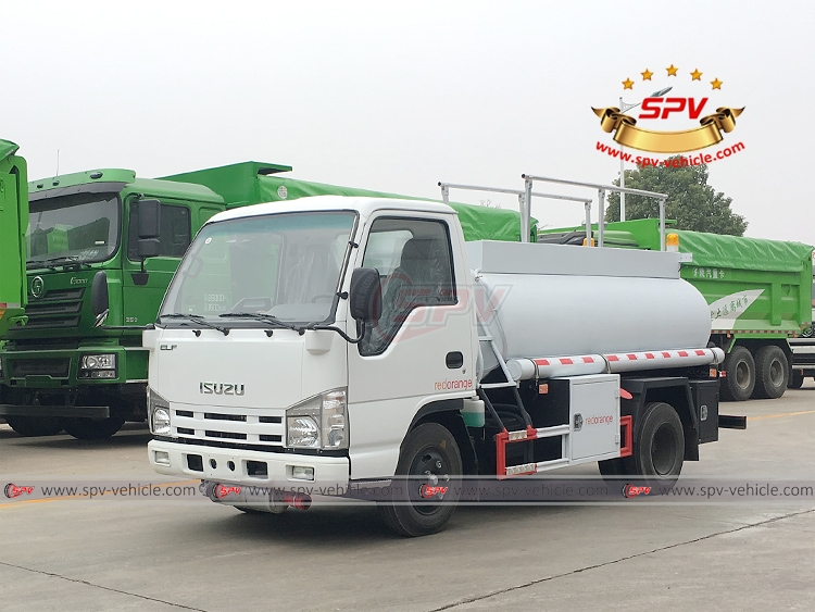 2,000 Litres (500 Gallons) Mini Fuel Bowser ISUZU, Oil Transport Truck ...