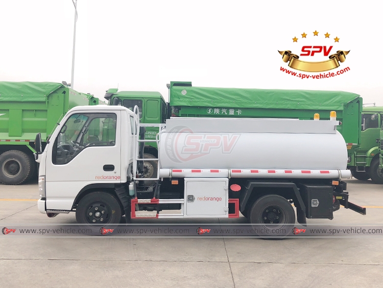 2,000 Litres (500 Gallons) Mini Fuel Bowser ISUZU, Oil Transport Truck ...