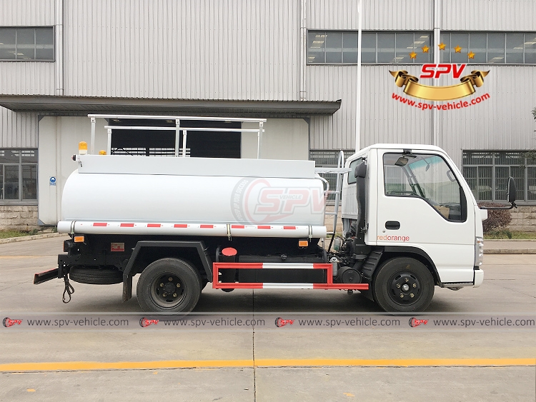 2,000 Litres (500 Gallons) Mini Fuel Bowser ISUZU, Oil Transport Truck ...